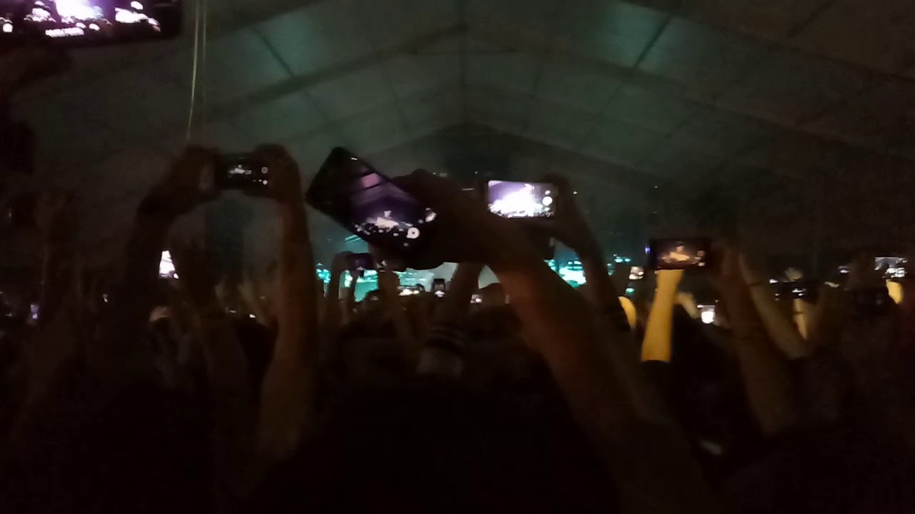 MARTIN GARRIX GRIDA 130 SI VOLA AL WAKE UP! EPICO! - YouTube