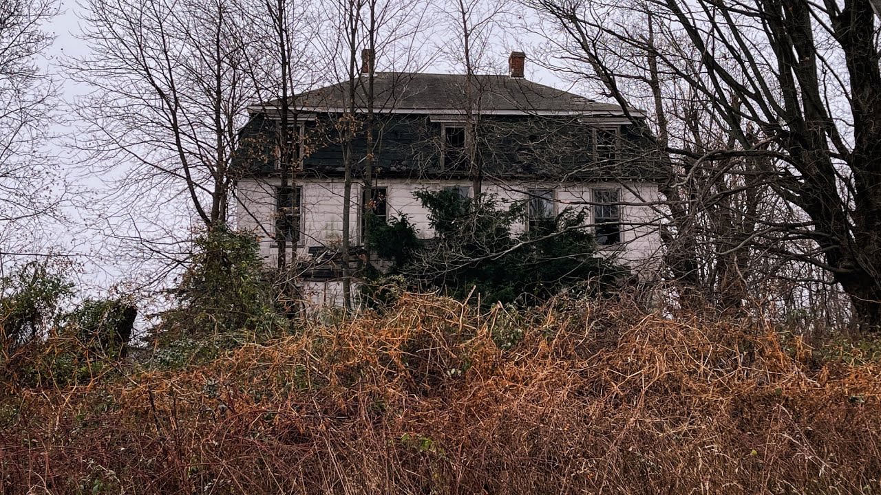 The Beautiful Forlorn Abandoned Woodrow Manor House Left for Decades in ...
