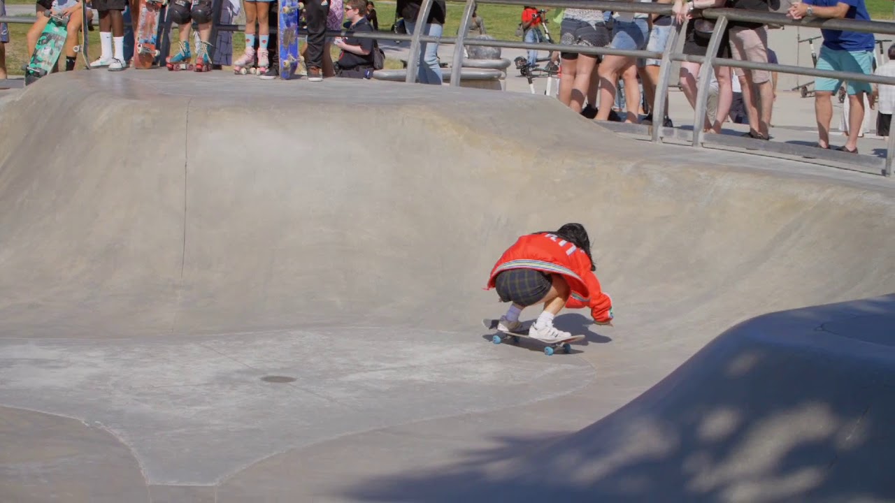Skater jumping into Skate Bowl - YouTube