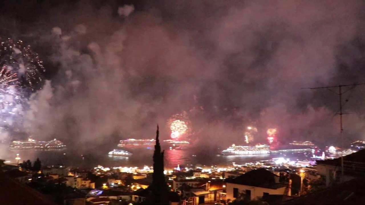 NYE Fireworks show in Funchal, Madeira Island, 2018/2019 - YouTube