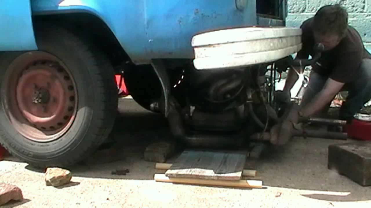 VW Late Bay Campervan - Removing engine - YouTube