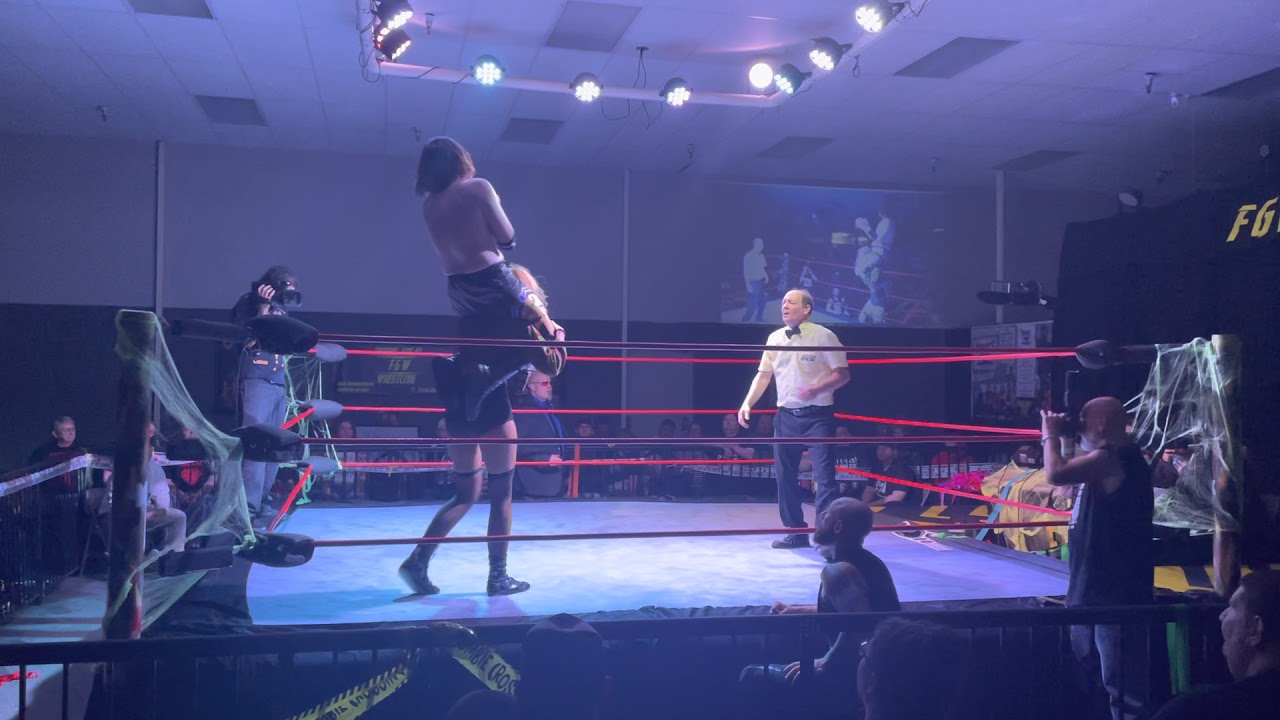 Shawna Reed vs Logan Blackheart - YouTube