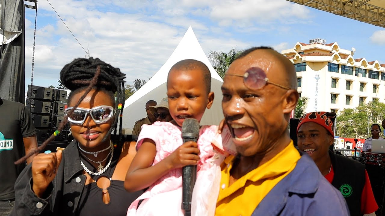 SHANGWE HATARI LA MTOTO WA CHUGA, AONESHA KIPAJI AKIIMBA NA WADUDU ...