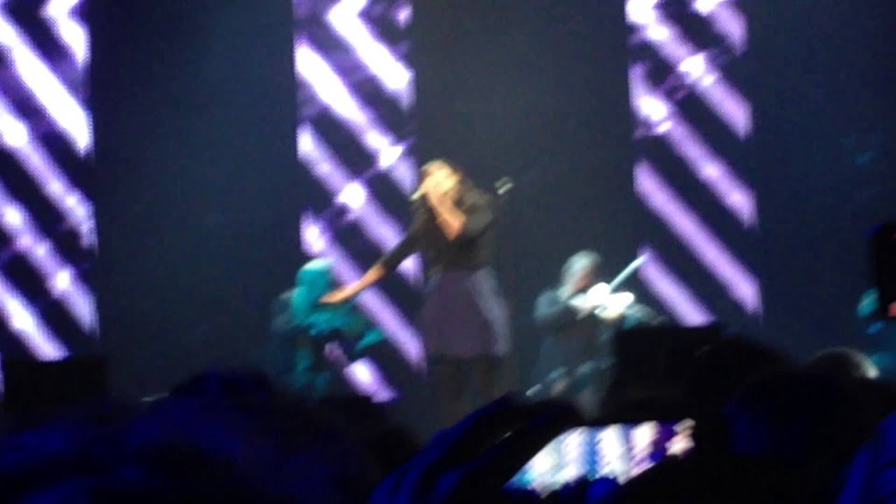 Indila - NRJ Music Tour Bruxelles 2014 - YouTube