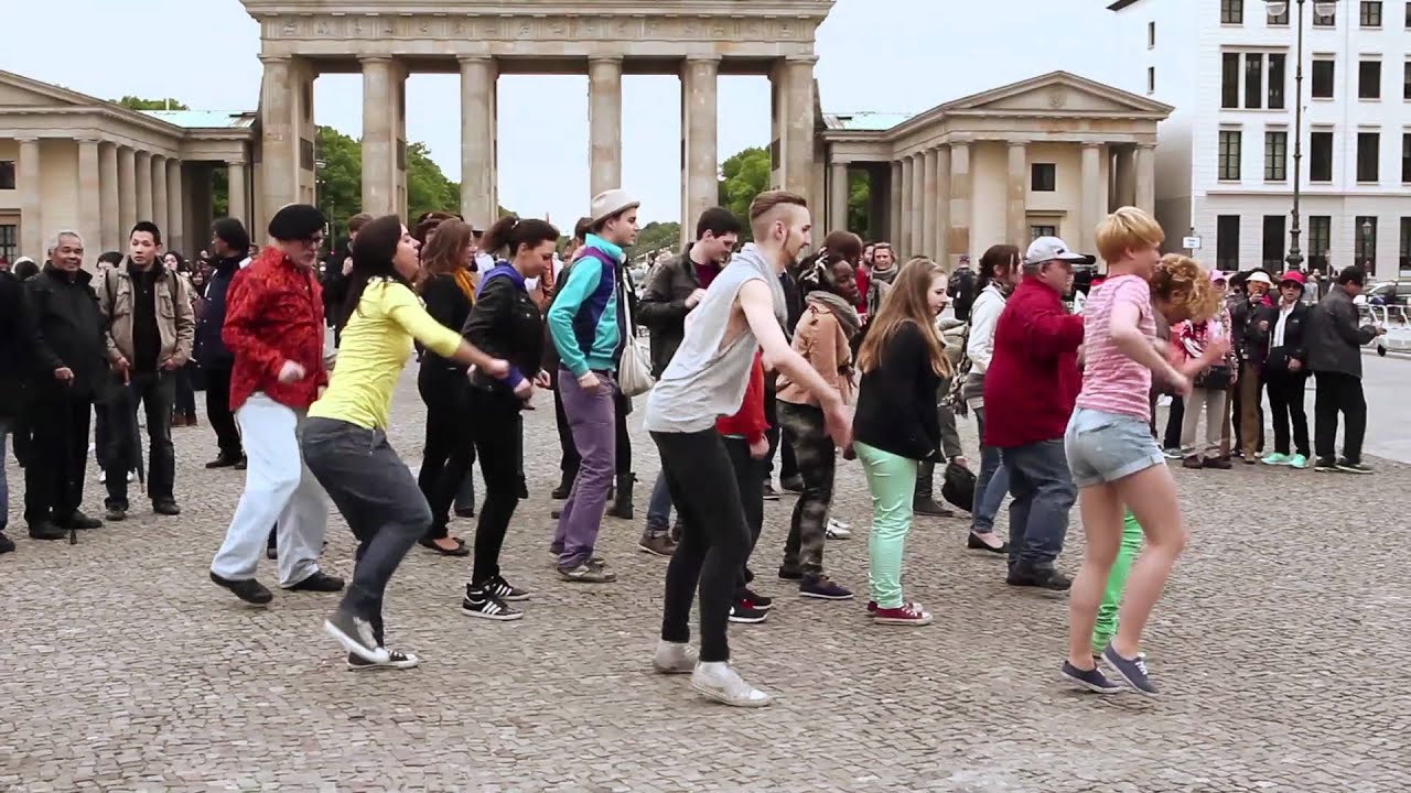 Ice Age 4: Continental Drift - The Sid Shuffle - YouTube