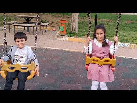 BAYRAMDA PARKA GİDİP OYUN OYNADIK KAYDIRAKTAN KAYDIK SALINCAKTA SALLANDIK./FUNNY KİDS VİDEO
