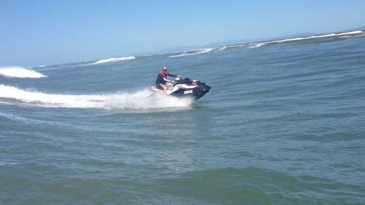 Surfing waves at Jumpinpin Bar - YouTube