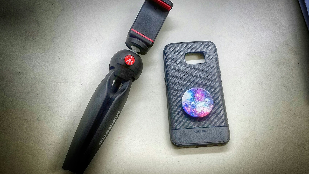 A Vloggers Essentials: Popsocket & Manfrotto PIXI Smart tripod - YouTube