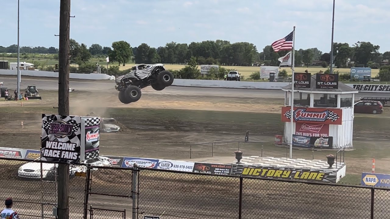 Monster Truck Freestyle at Monster X Tour - YouTube