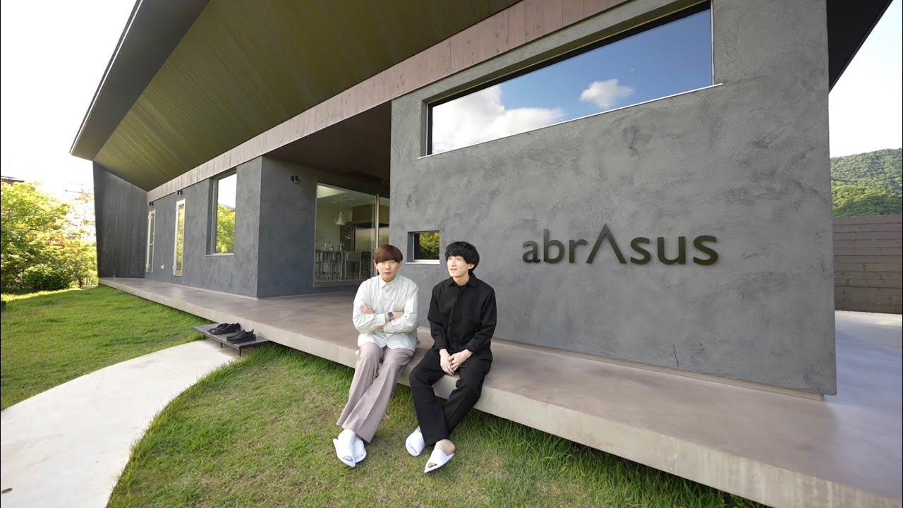 ミニマリスト御用達「薄い財布」のアブラサスが作ったホテル【abrAsus hotel Fuji】 - YouTube