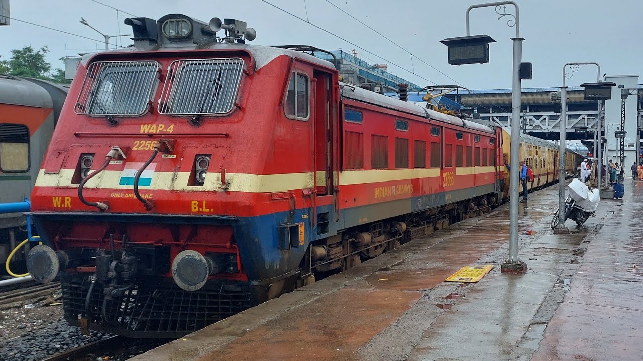 TRAIN NO. 22953 : "RED BEAST" BL WAP4 led Gujarat Express' action ...