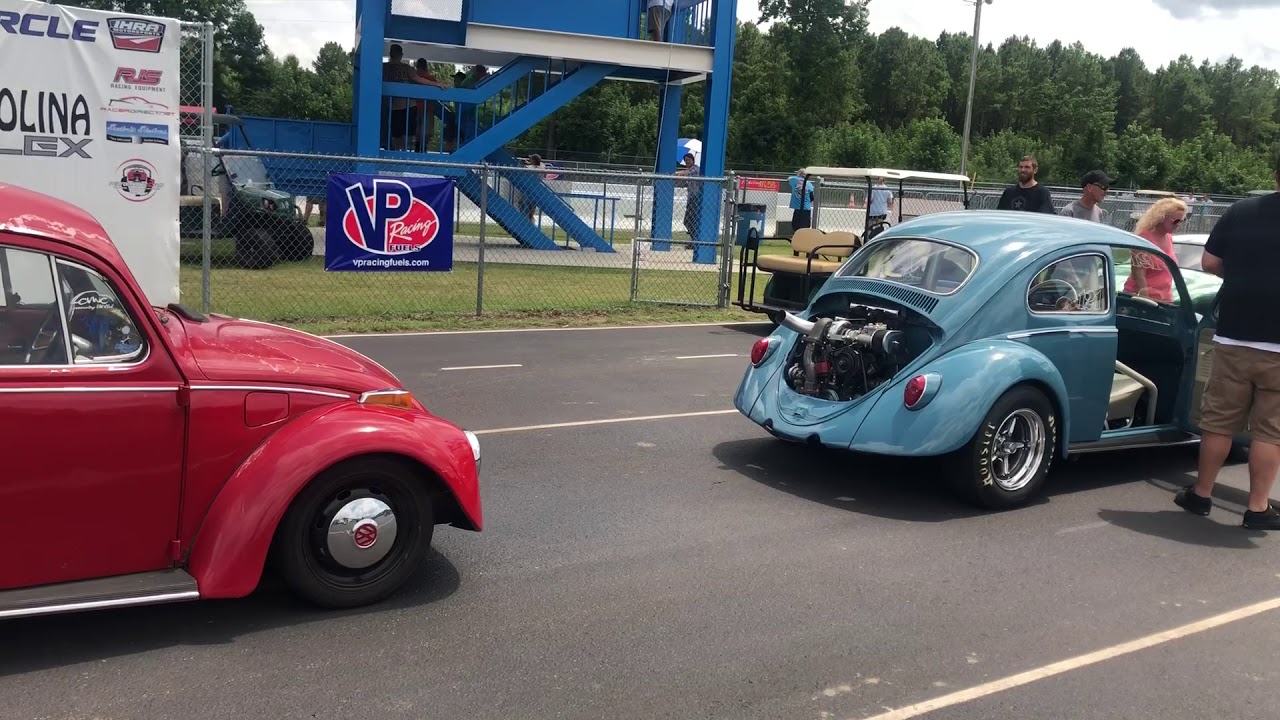 Air-Cooled Street Car Association Race Cars Line up at VW Drag Night ...