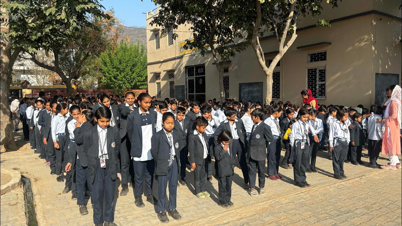 Morning prayer 🙏🙏 S. D. School Balwari (Rewari ) karte hai hum suru aaj ...