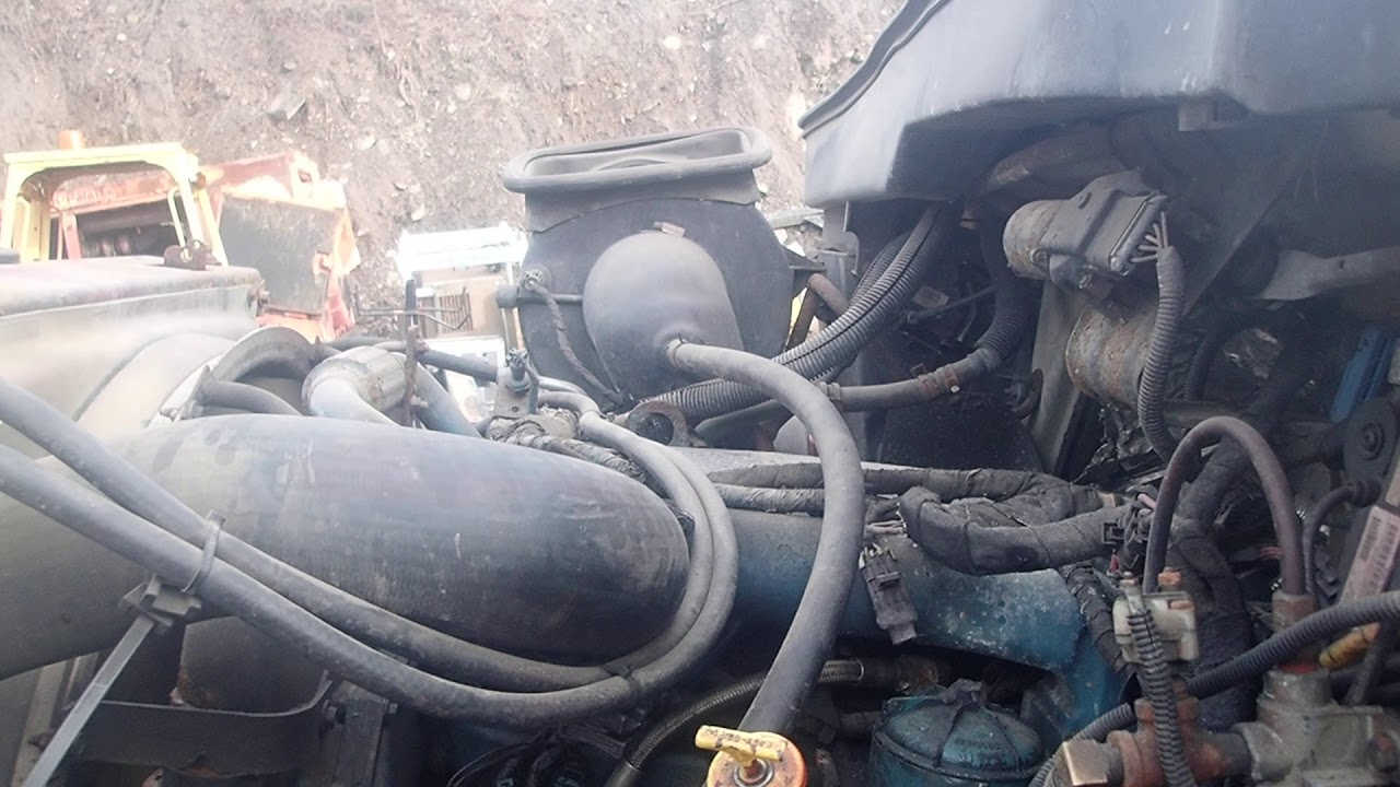 INTERNATIONAL DT570 ENGINE STARTUP - YouTube