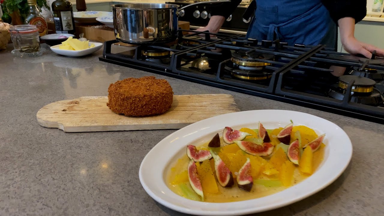 Friterad camembert med citrussallad och fikon - YouTube