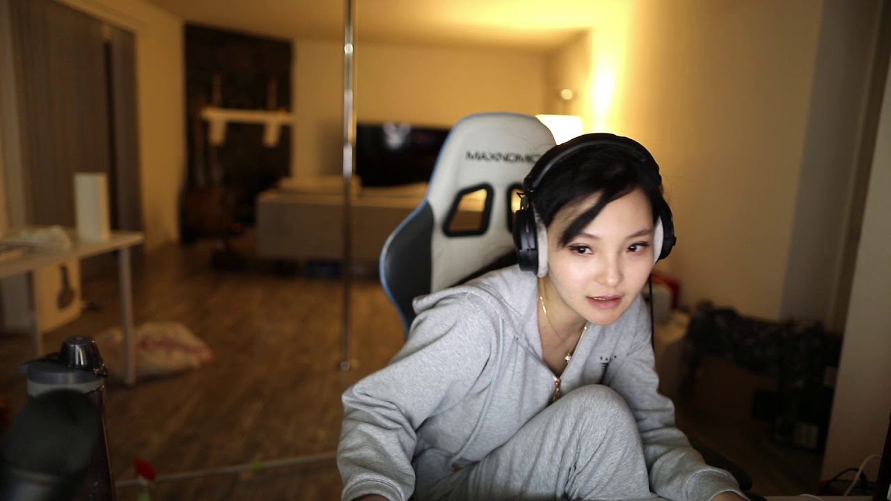 Codemiko Is Introduced to Paymoneywubby By Chat - YouTube