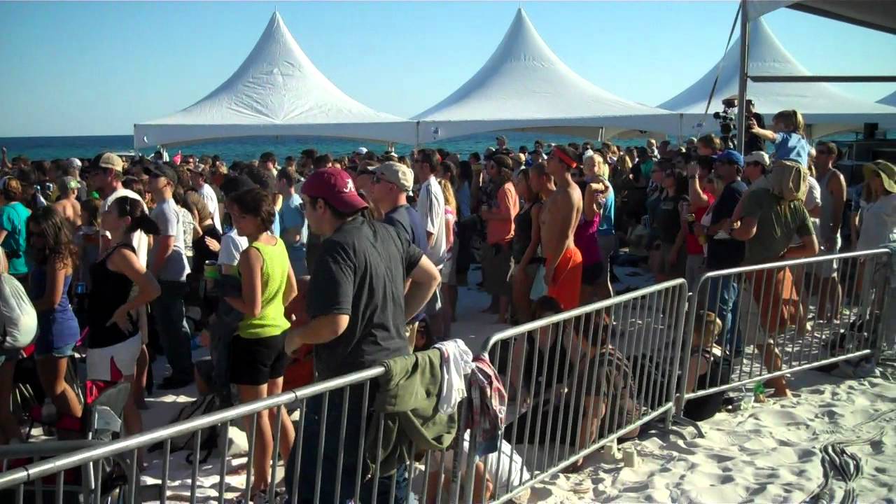 Scenes of DeLuna Fest Saturday 3 - YouTube