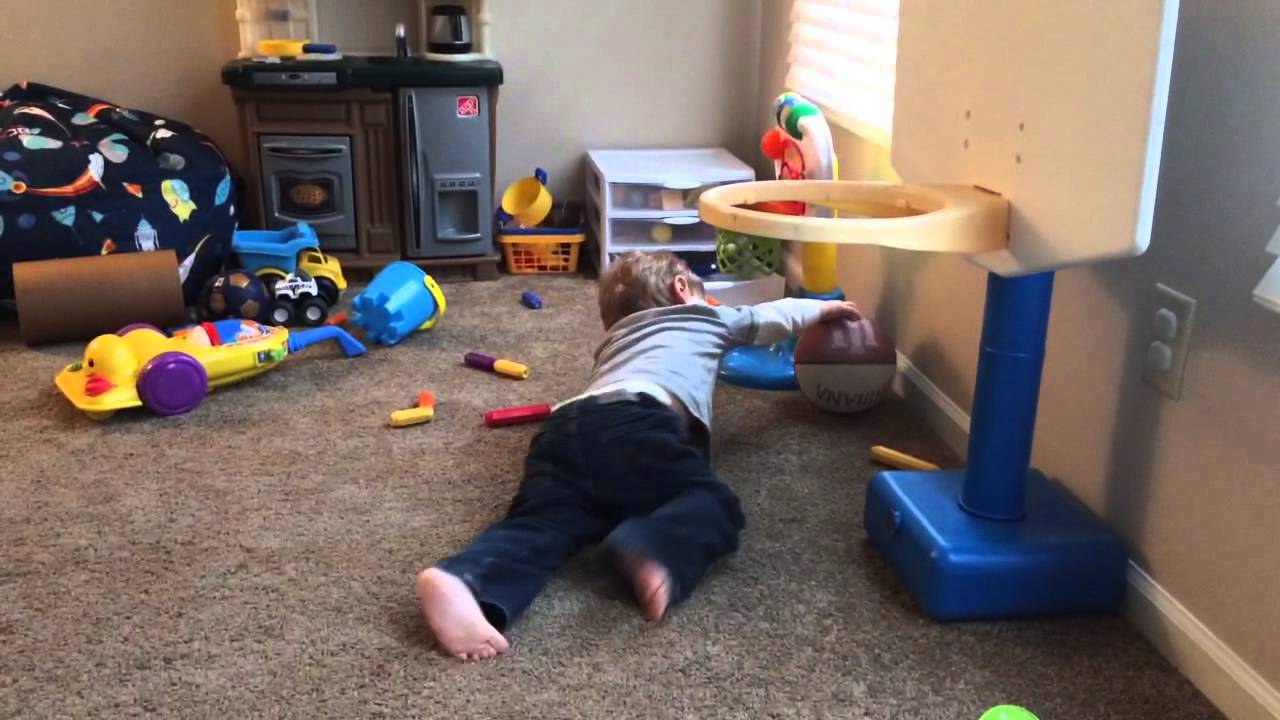 Lazy basketball player - YouTube