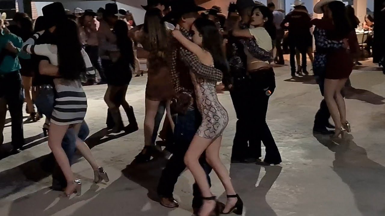 baile Norteño con la Octava Norteña en los XV de Yeimi - YouTube