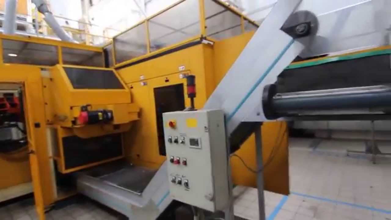 4072016 Husky Preform Injection Molding Machine G 600 T - YouTube