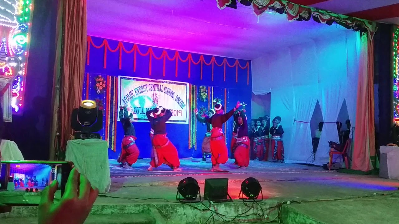 AECS (OSCOM) Class 4-5 dance - YouTube