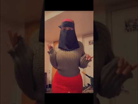Somali girl Hanuma Zubier aka Rapunzal shows her boobs and ass