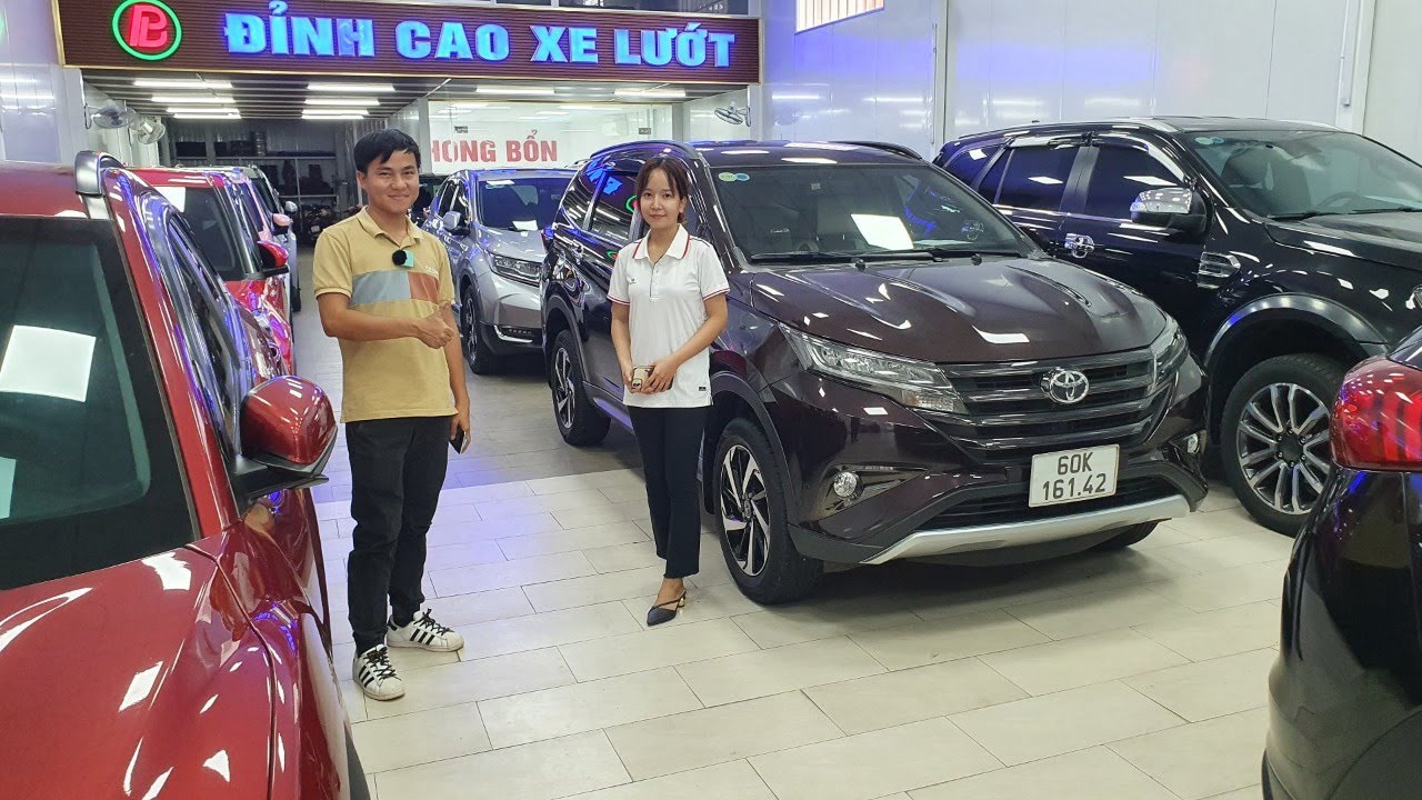 Cùng người đẹp ngất ngây Mercedes C300 AMG hay Lexus Camry trong kho xe ...