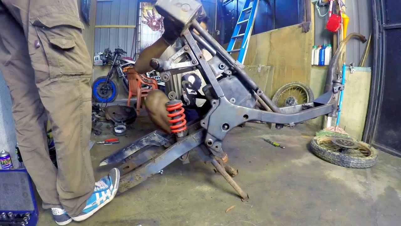 Suzuki RGV 120 Restore P4 - YouTube