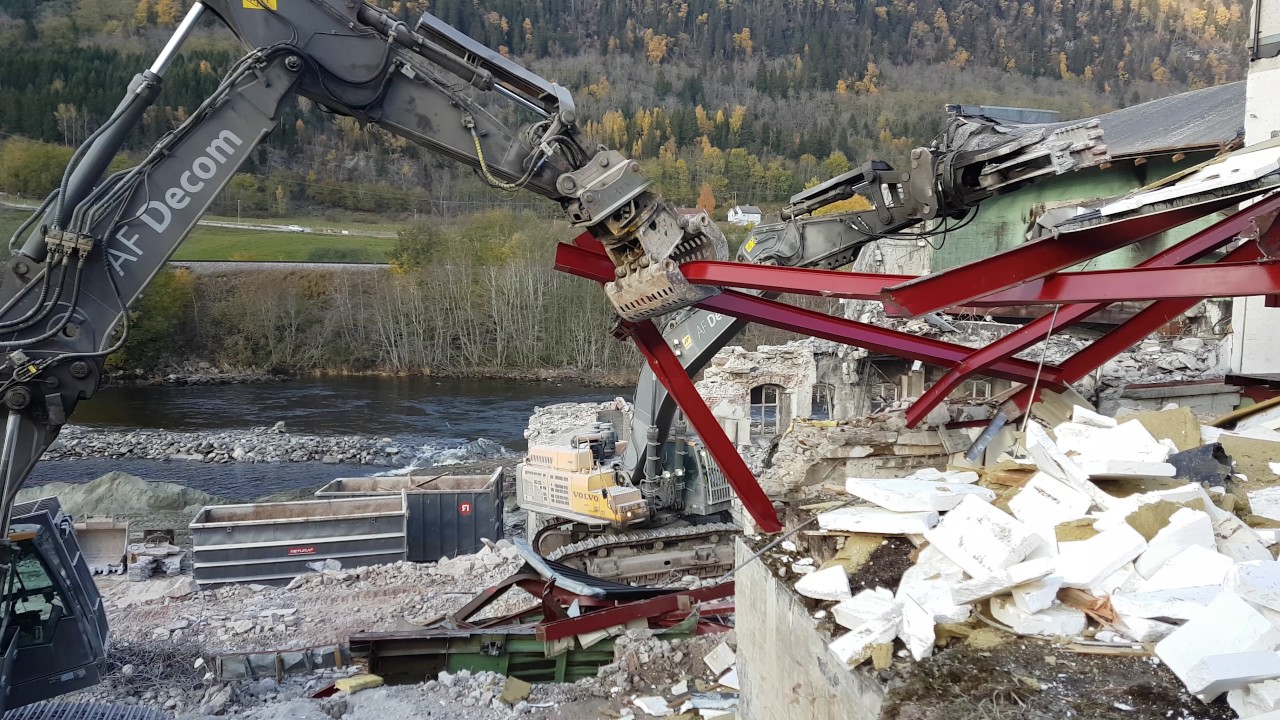 Demolition Volvo EC700, Volvo EC460 and a Volvo EC300 - YouTube