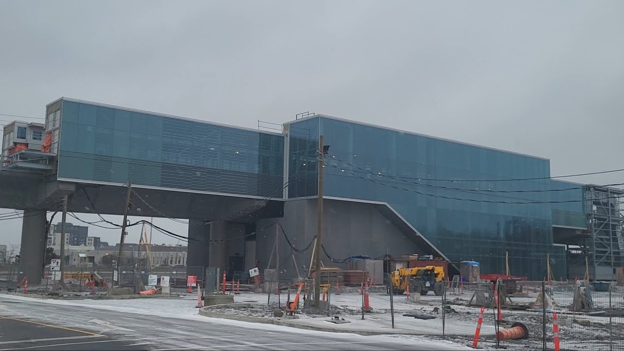 A tour of Montreal quebec West Island. The West is the best. It's a ...