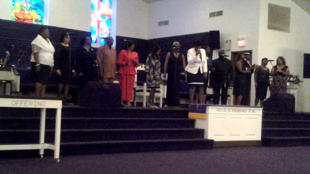 Deborah Barnes & The Red Budd Gospel Choir "I'm Still Holding On" - YouTube