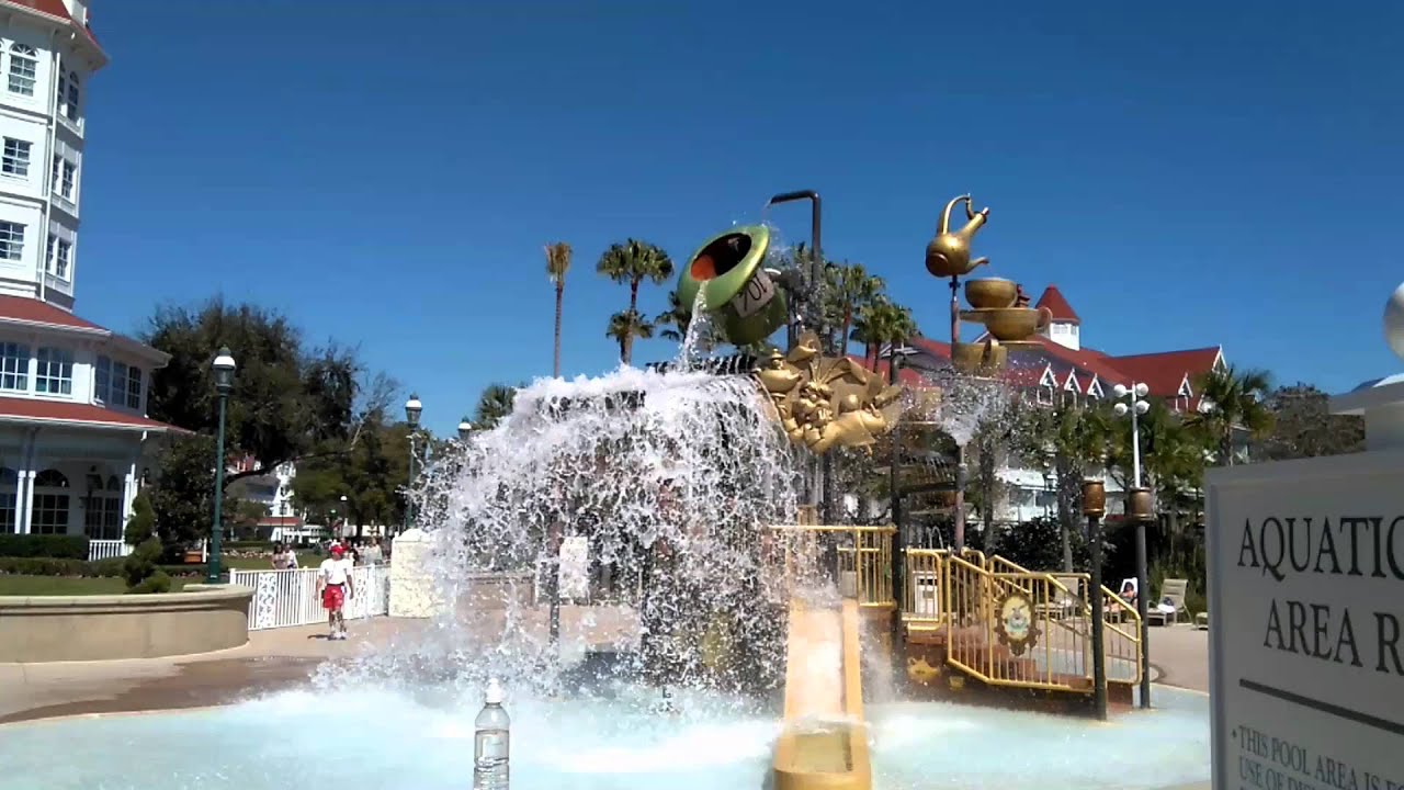 Splashpad at Disney's Floridian Resort - YouTube
