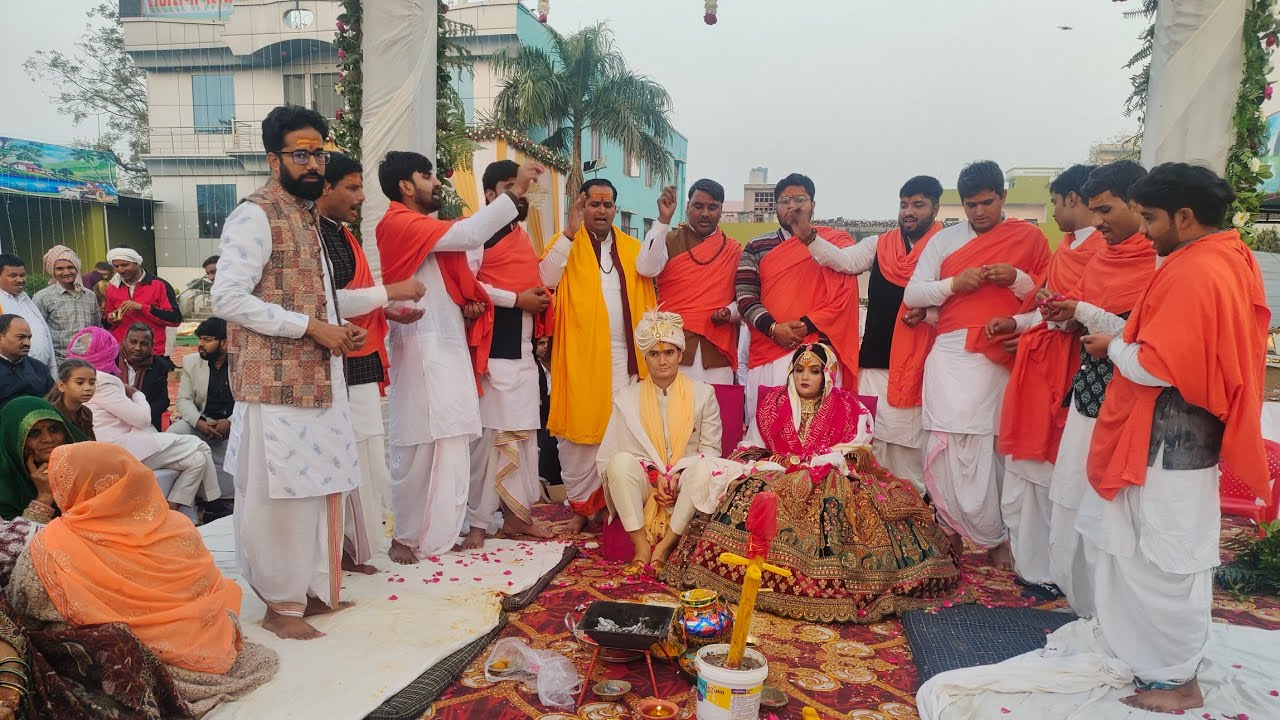 Vedic Pheras with Wedding Mantra Chanting, Vaidic Mangal Phere by ...