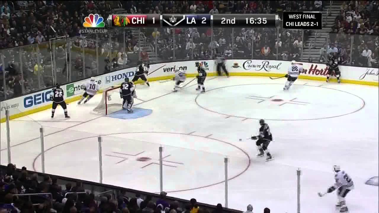 Fight in stands behind Kings net in 2nd. 6/6/13 Chicago Blackhawks vs ...