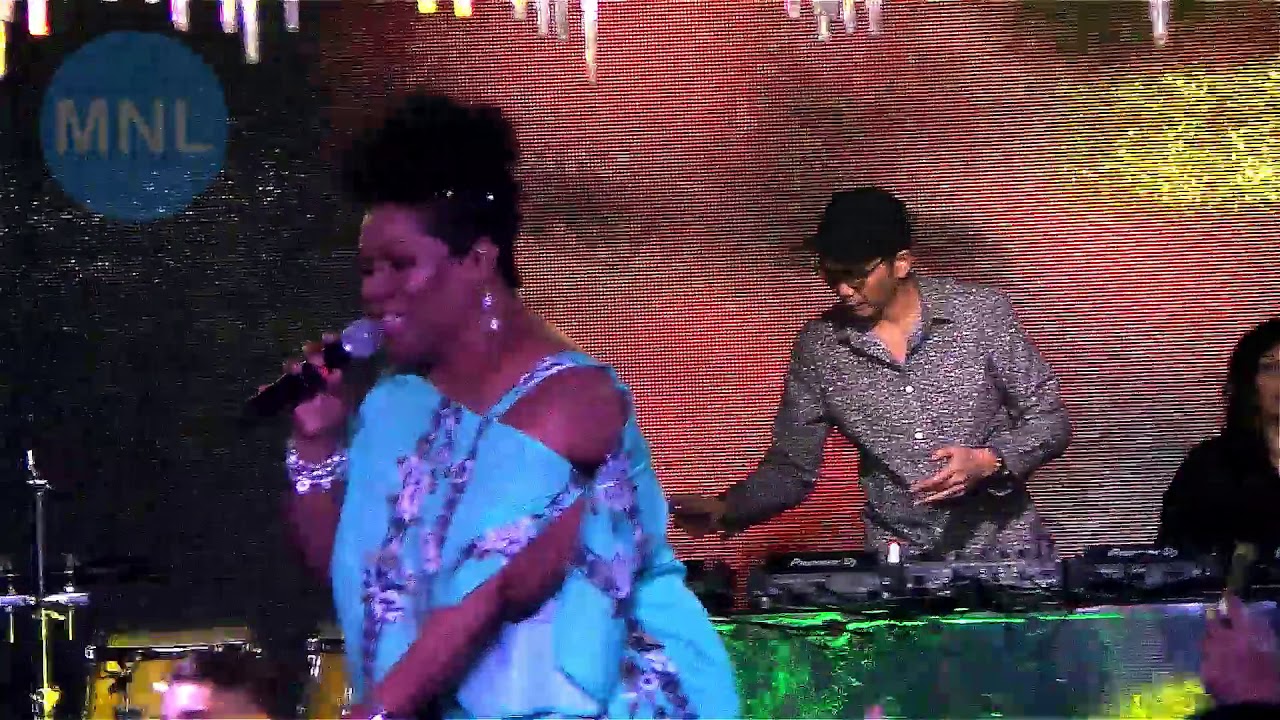 DON'T MAKE ME OVER (Sybil | 2019 Momentum Live MNL) - YouTube