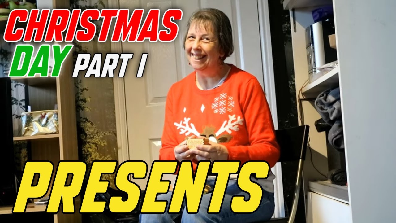 It's Christmas Day! Time To Open Presents! - YouTube