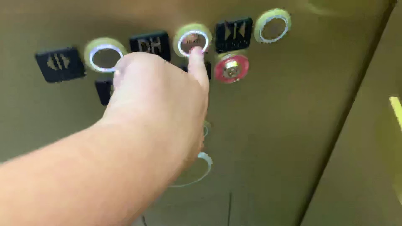 RARE BEAUTIFUL & FAST Kone KSS 600 traction Express elevator @ Saks ...