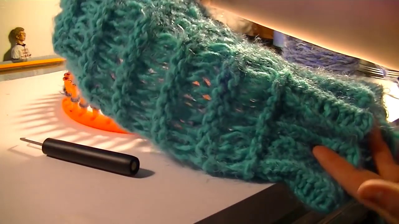 Loom Knitting RIBBED STITCH AND CAST ON - YouTube