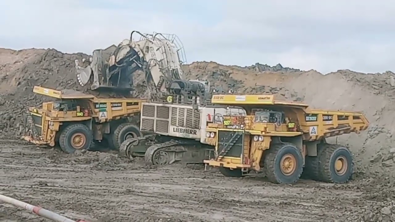 face shovel LIEBHERR R 996 Loading double site VS Hp 830 E - YouTube