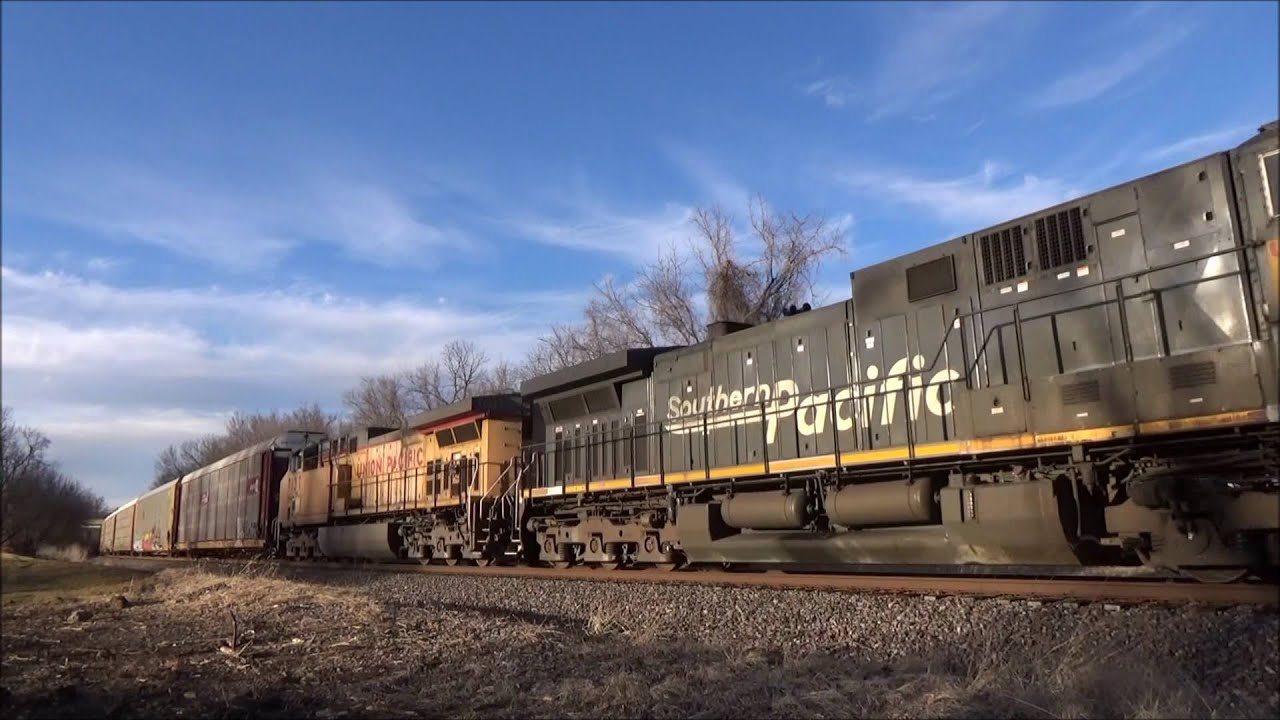 Patched Southern Pacific Leading EB Autoracks - YouTube