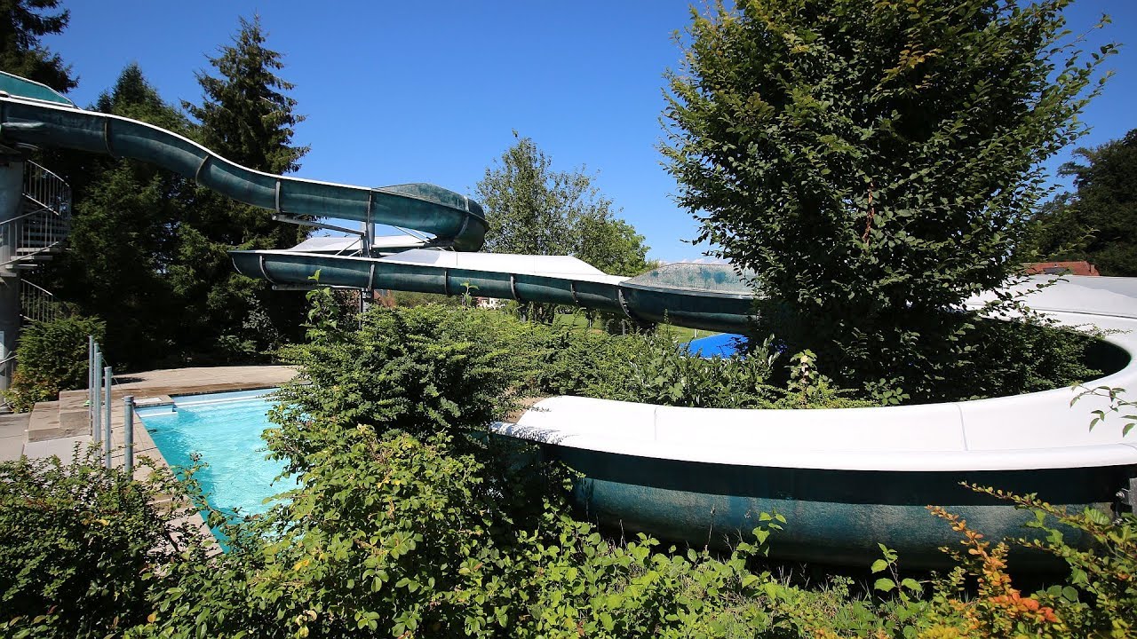 offene Freibadrutsche :: blaue Riesenrutsche | Hallen- und Freibad ...