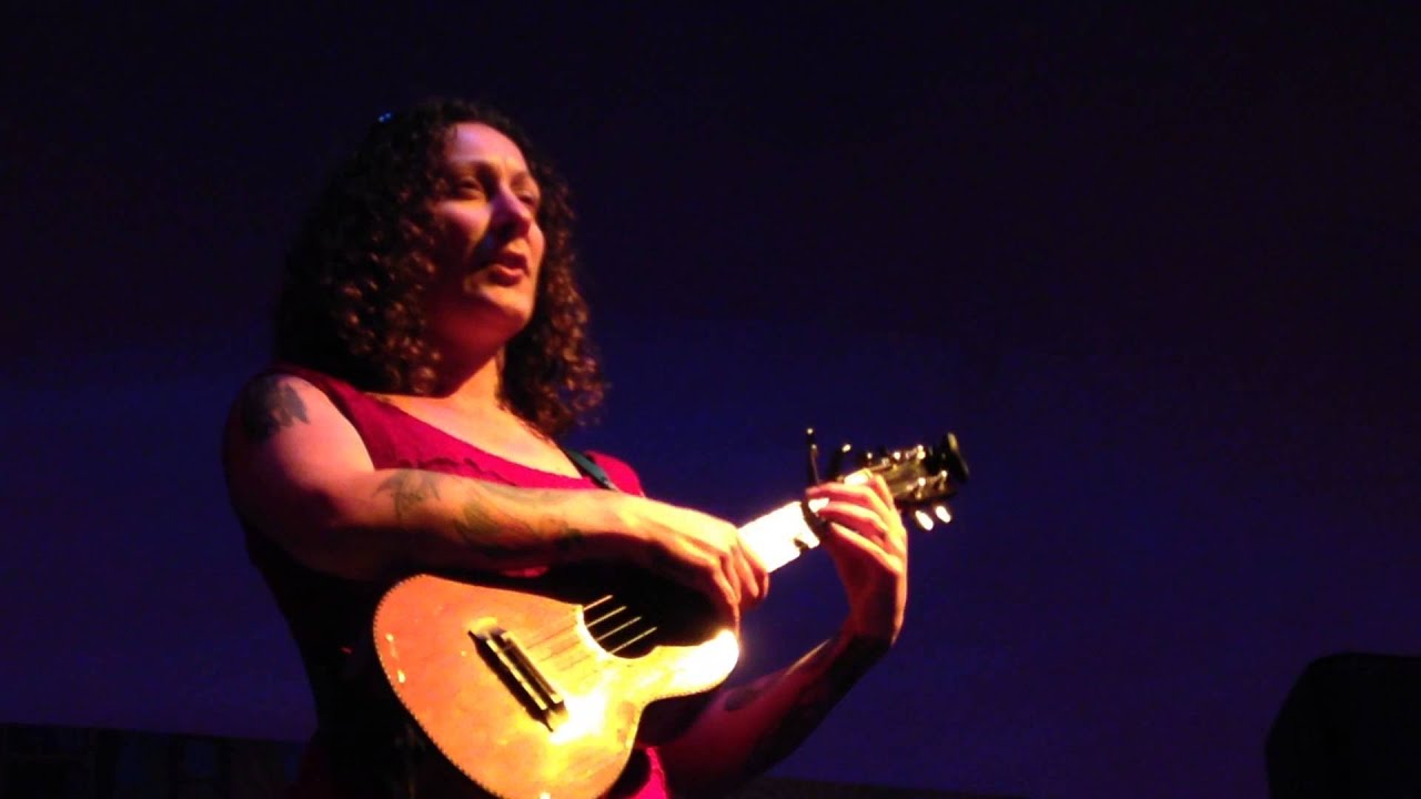 Emily Yates - 01 Intro, In a Major Key (live at The Art House, Berkeley ...