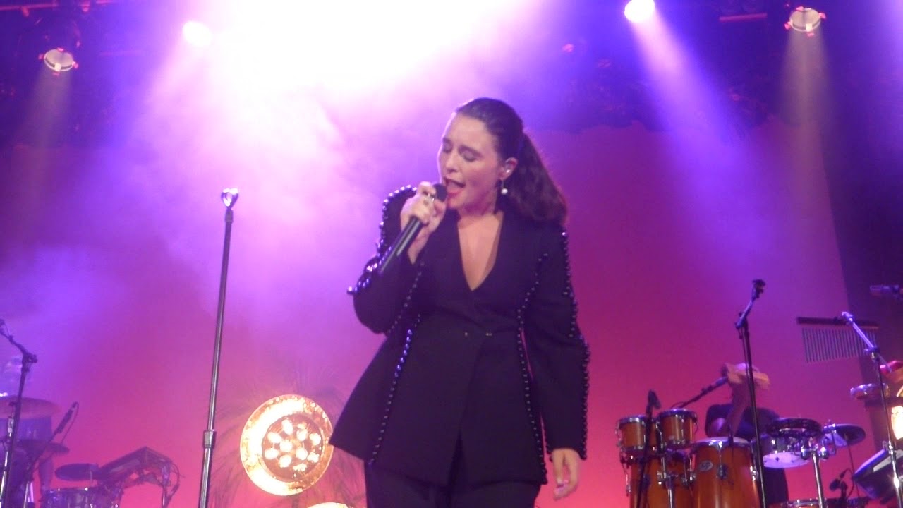 Jessie Ware - Alone (HD) - Islington Assembly Hall - 05.09.17 - YouTube