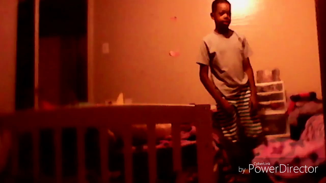 Scare prank on my big brother (he got soooooo scared😱😱😱😨💤😠 😇😁😁🙊😝lol ...