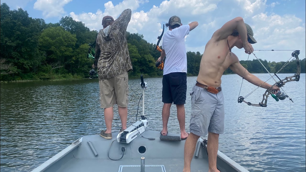 Alabama River BOW FISHING! - YouTube