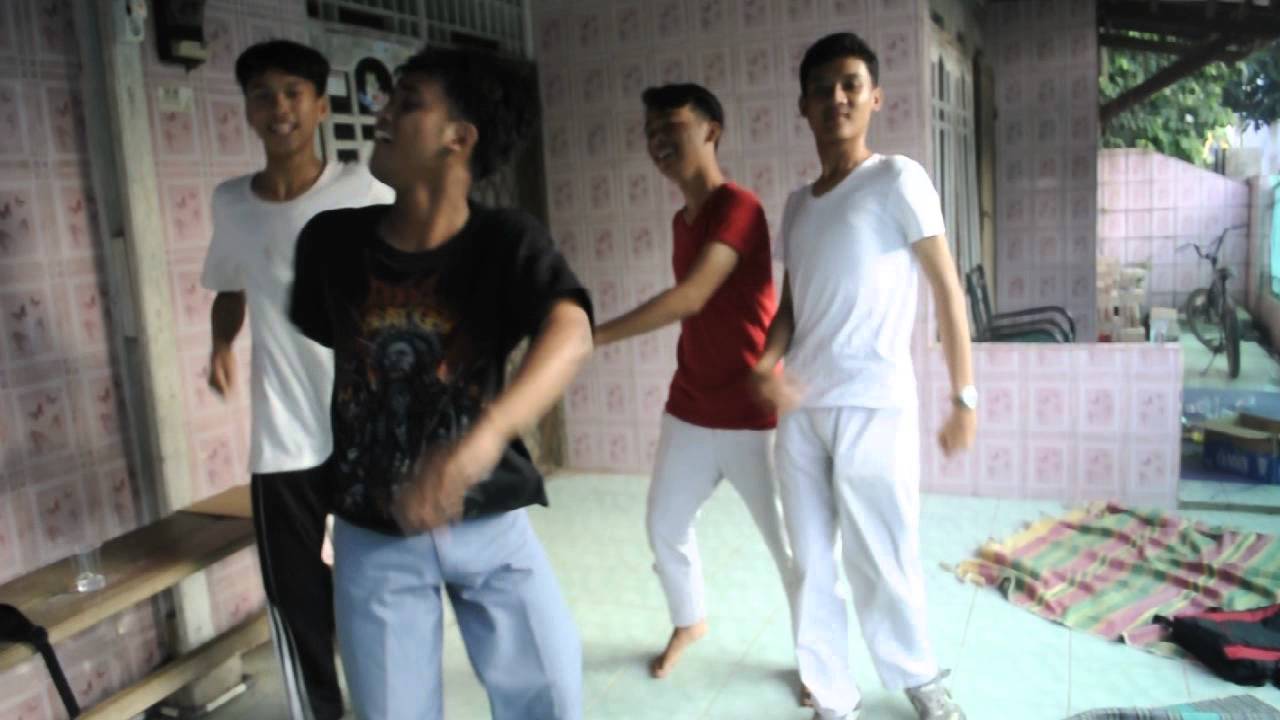 Joget Cesar versi Crazy (LOL) - YouTube