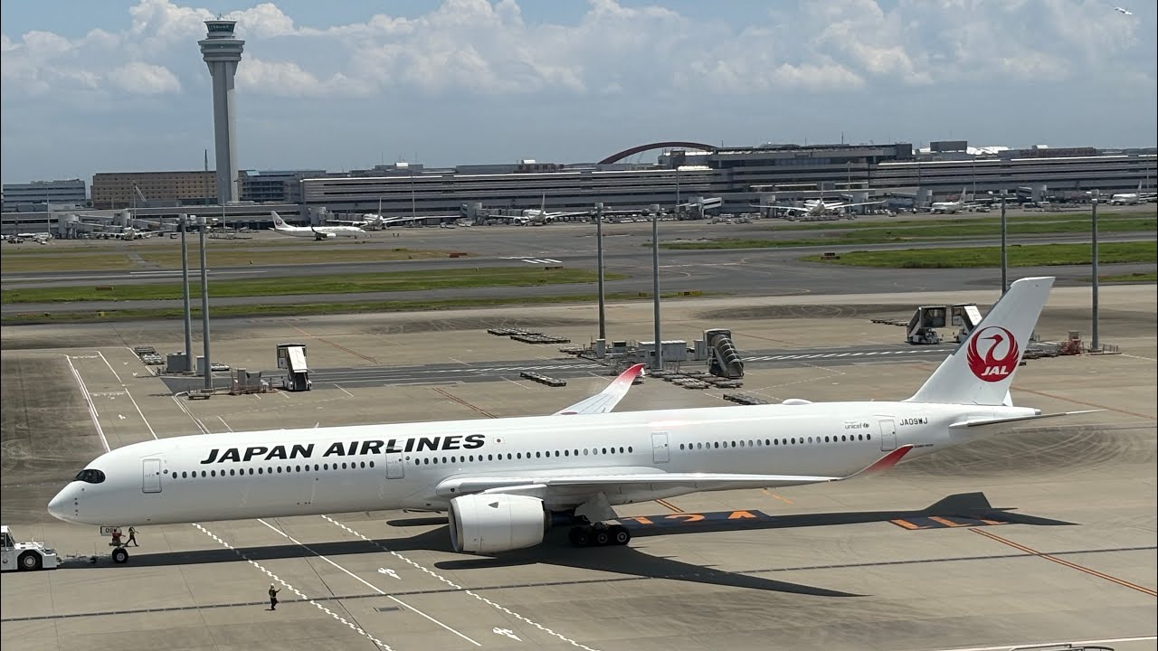 日本航空 JL12便 ダラス・フォートワース行き Airbus A350-1000（JA09WJ） プッシュバックとタキシング - YouTube