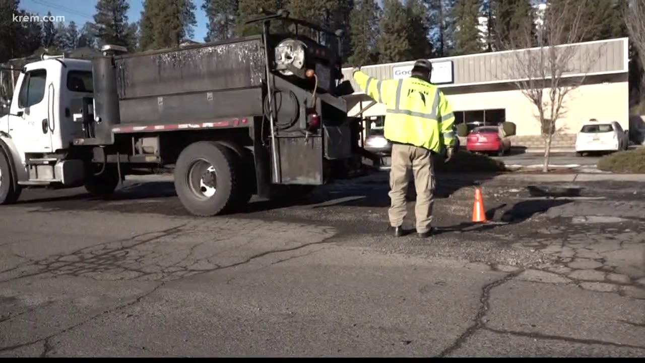 Spokane city street crews fill potholes ahead of winter weather - YouTube