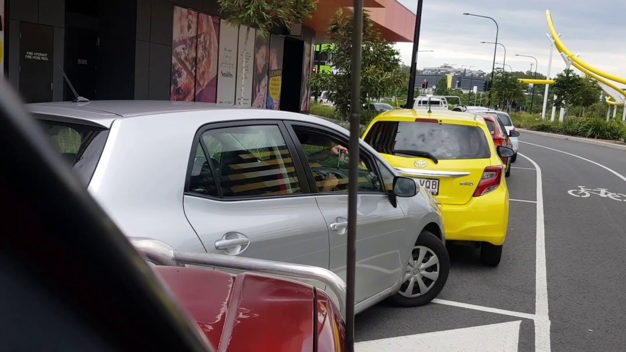 Erratic Driving Incident Goes Sideways || ViralHog - YouTube