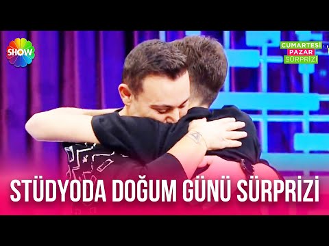Başarılı sanatçı Mustafa Sandal'a katıldığı canlı yayında ailesinin doğum günü sürprizi!